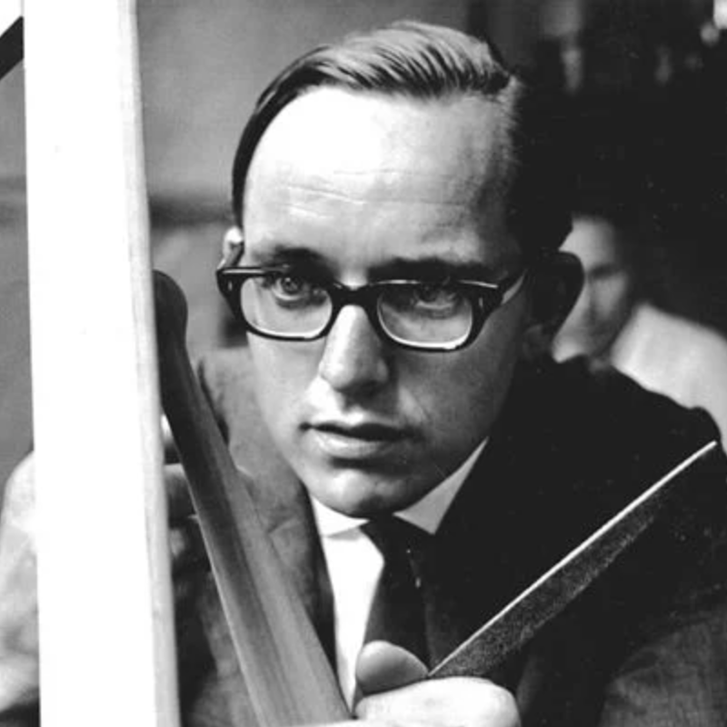 Reparation og flet af Ib Kofod-Larsen stole i København. 75 års erfaring.